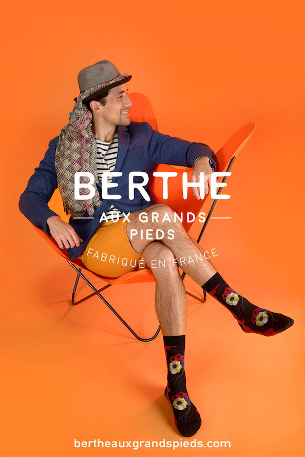 Chaussettes hautes en couleurs, transat, Panama et foulard Epice, what